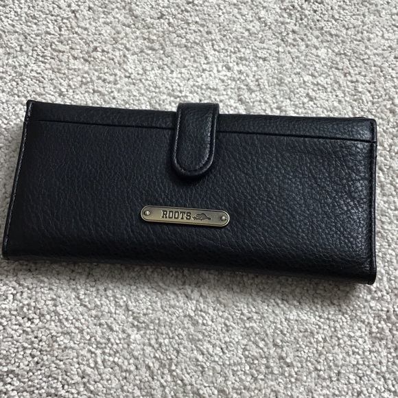 Roots | Bags | Roots Black Leather Wallet | Poshmark